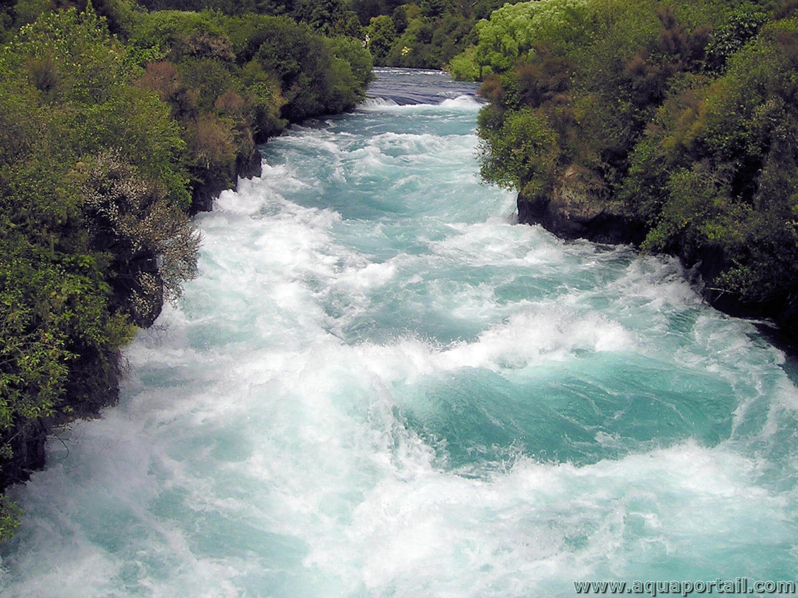 Eau courante canalisée ou d'une rivière : définition et différences Eau courante canalisée ou d'une rivière : définition et différences